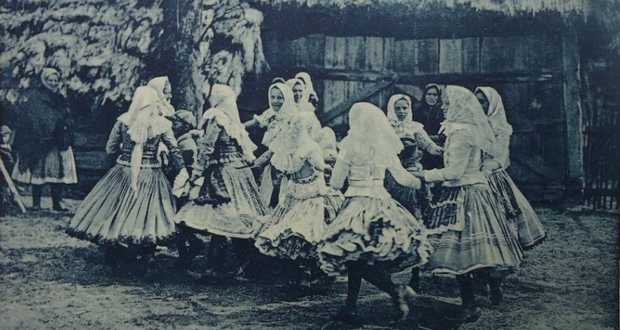 Kárpátalja anno: “Beregszászi három lány, összeveszett egy gatyán ...